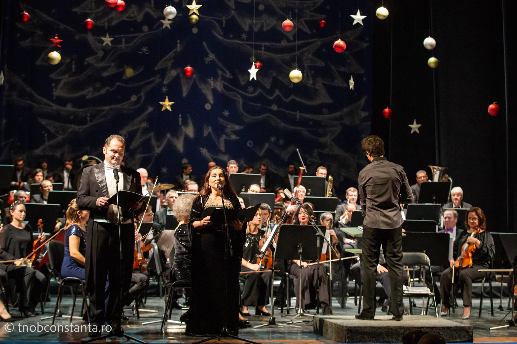 „Bal mascat” și Concert de Crăciun, luna aceasta, la Teatrul „Oleg Danovski”